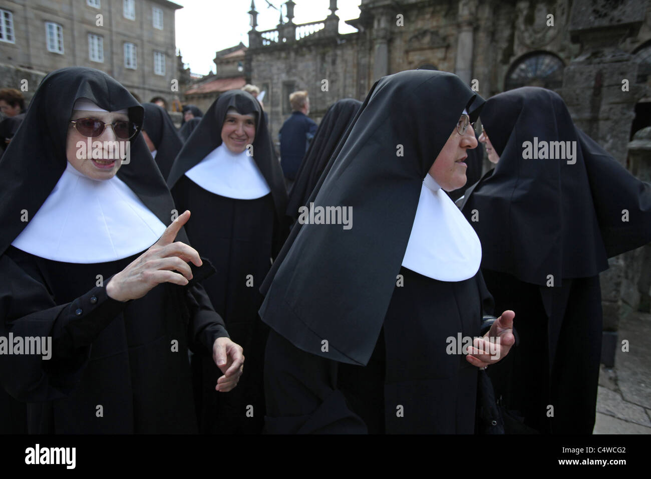 Nuns hi-res stock photography and images - Alamy