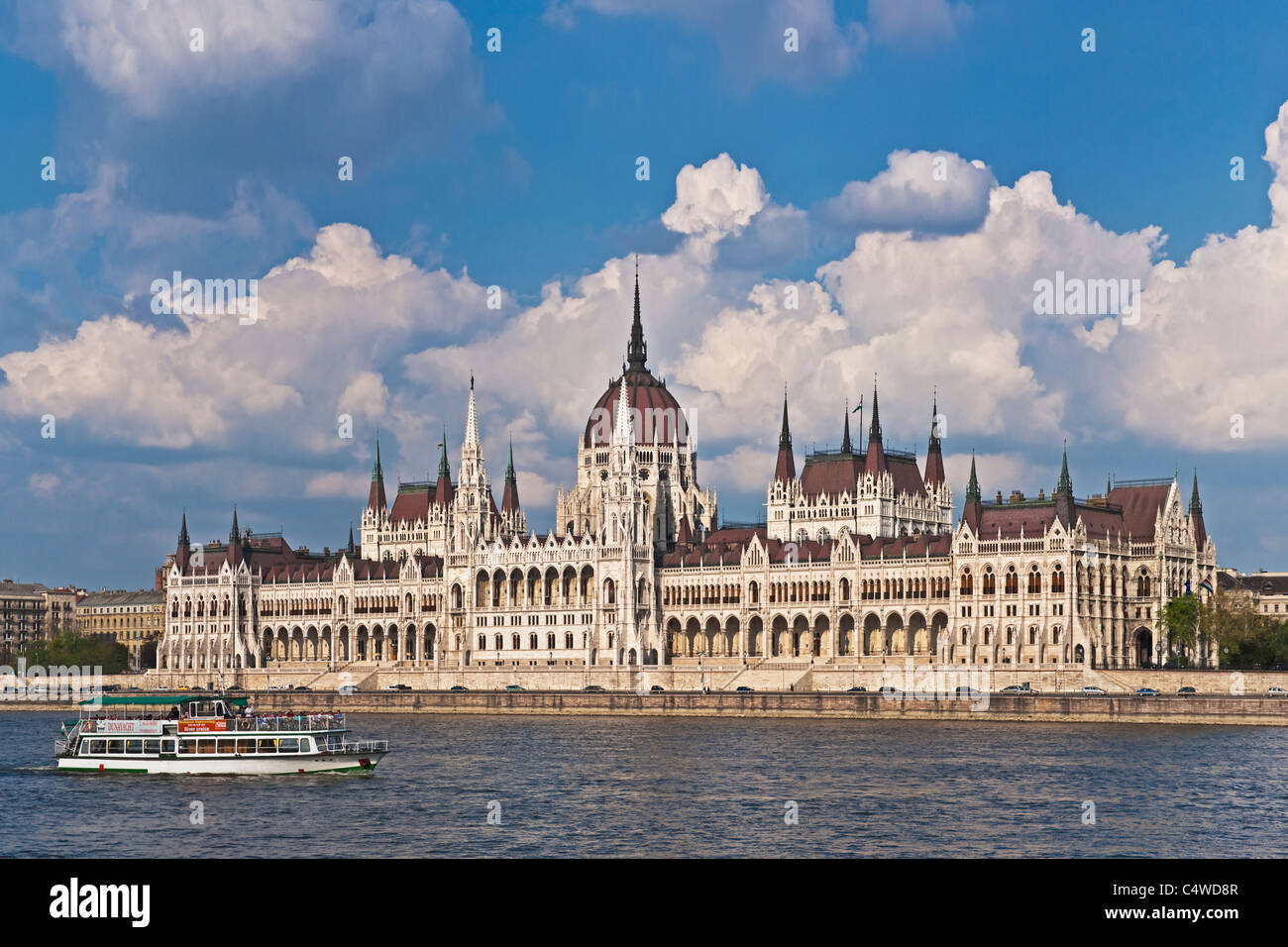 Historisches ungarisches parlament hi-res stock photography and images ...