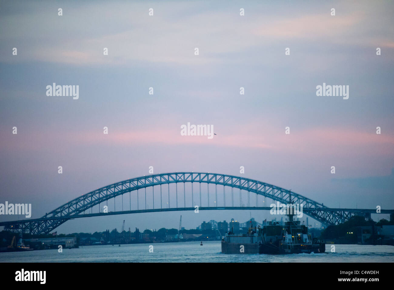 Tugboat bridge hi-res stock photography and images - Alamy