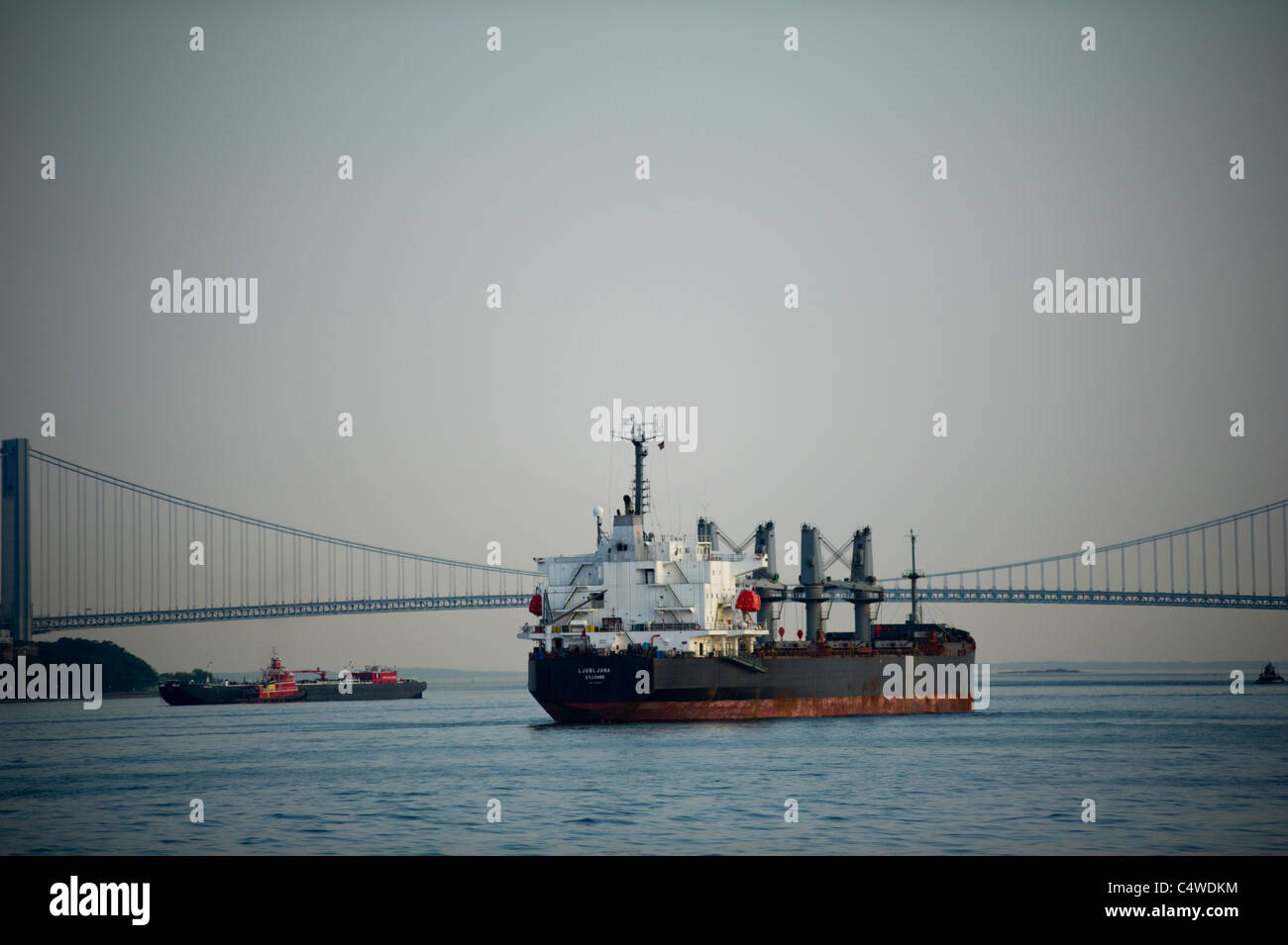 Cargo ship new york city hi-res stock photography and images - Alamy