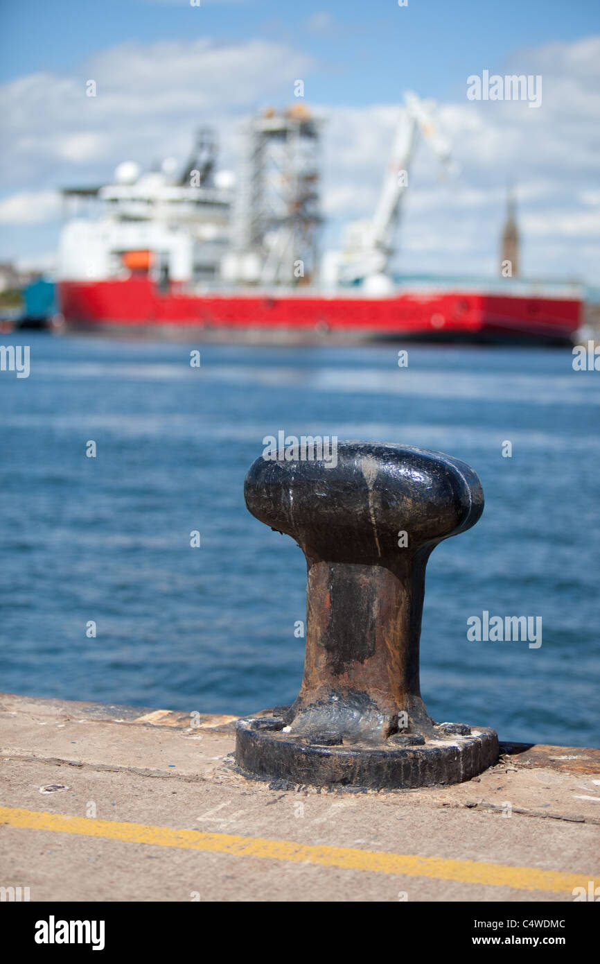 Mooring bitt hi-res stock photography and images - Alamy