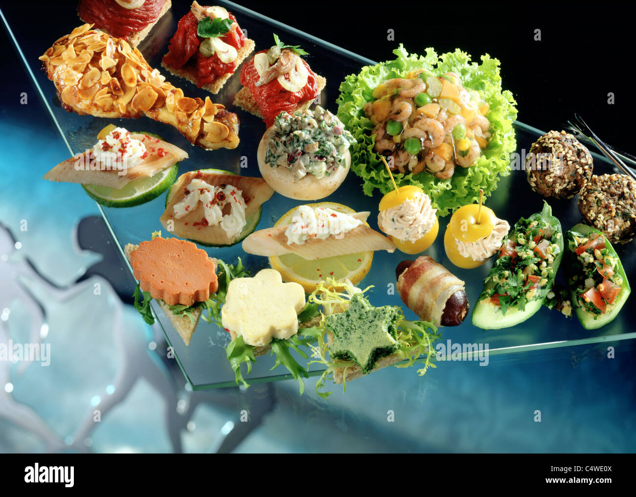 Tableau Snacks: Haunch of chicken with almonds/ several kinds of ...