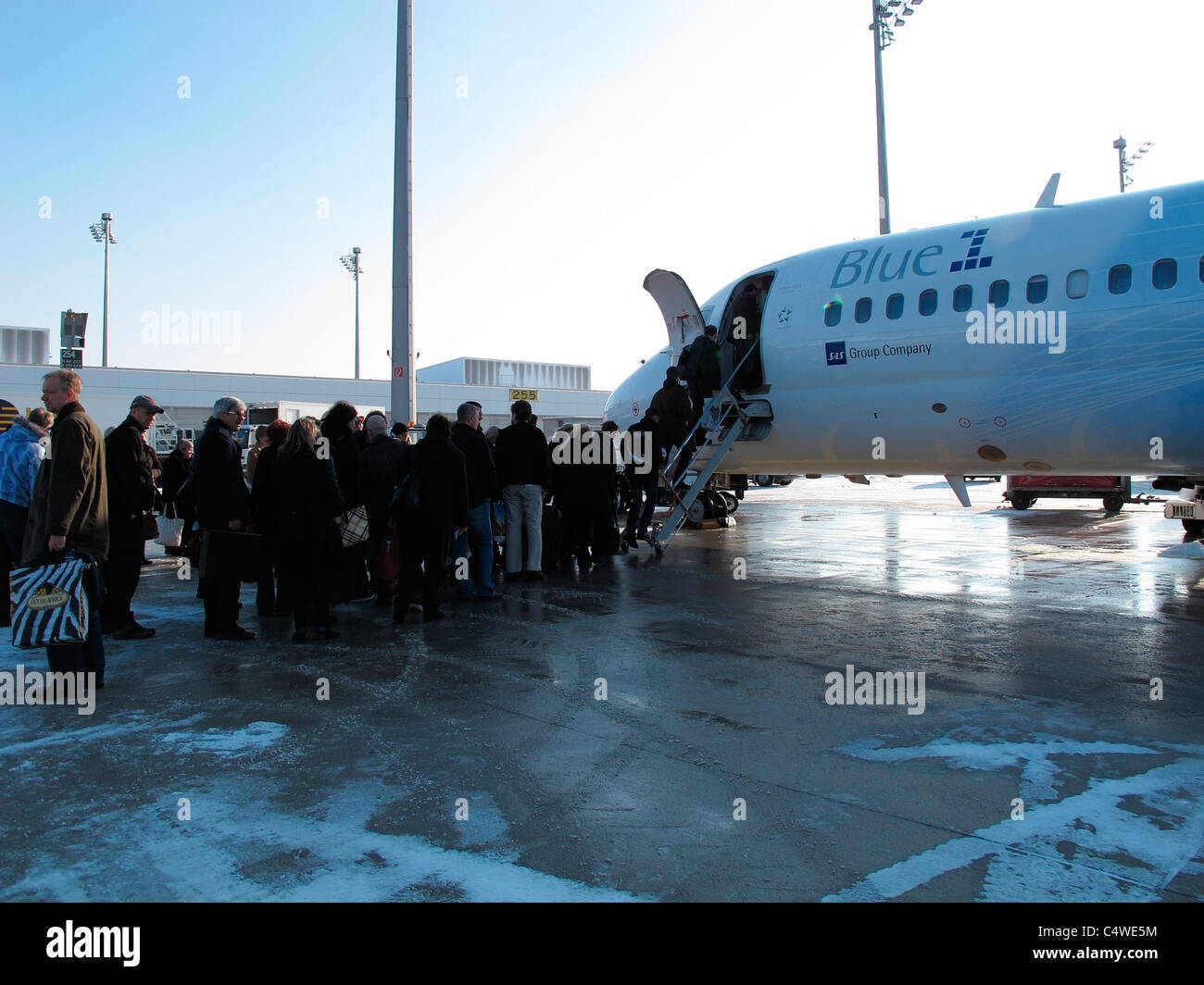 Airplane Queue High Resolution Stock Photography and Images - Alamy