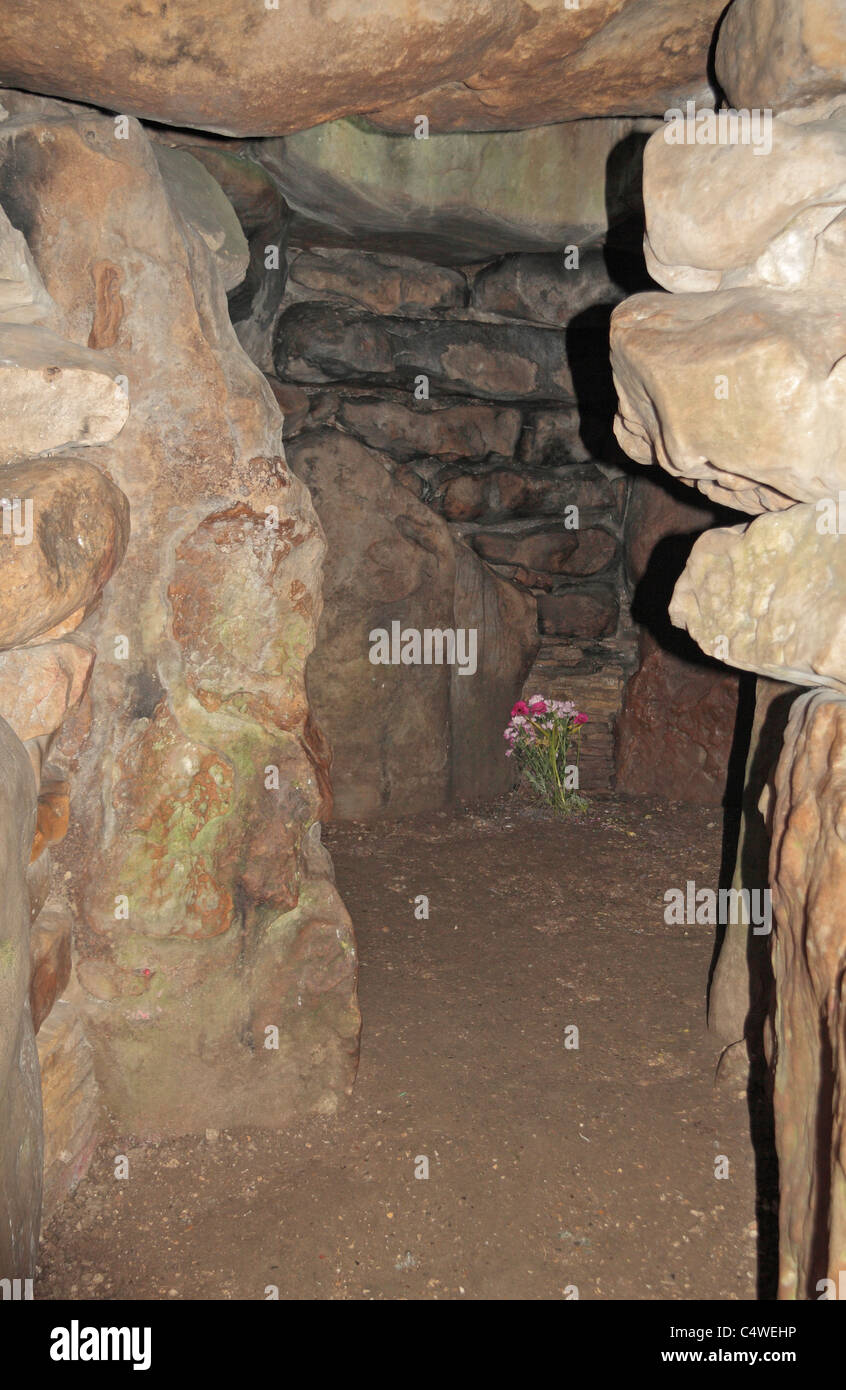 View inside the West Kennet Long Barrow, Neolithic chambered tombs ...