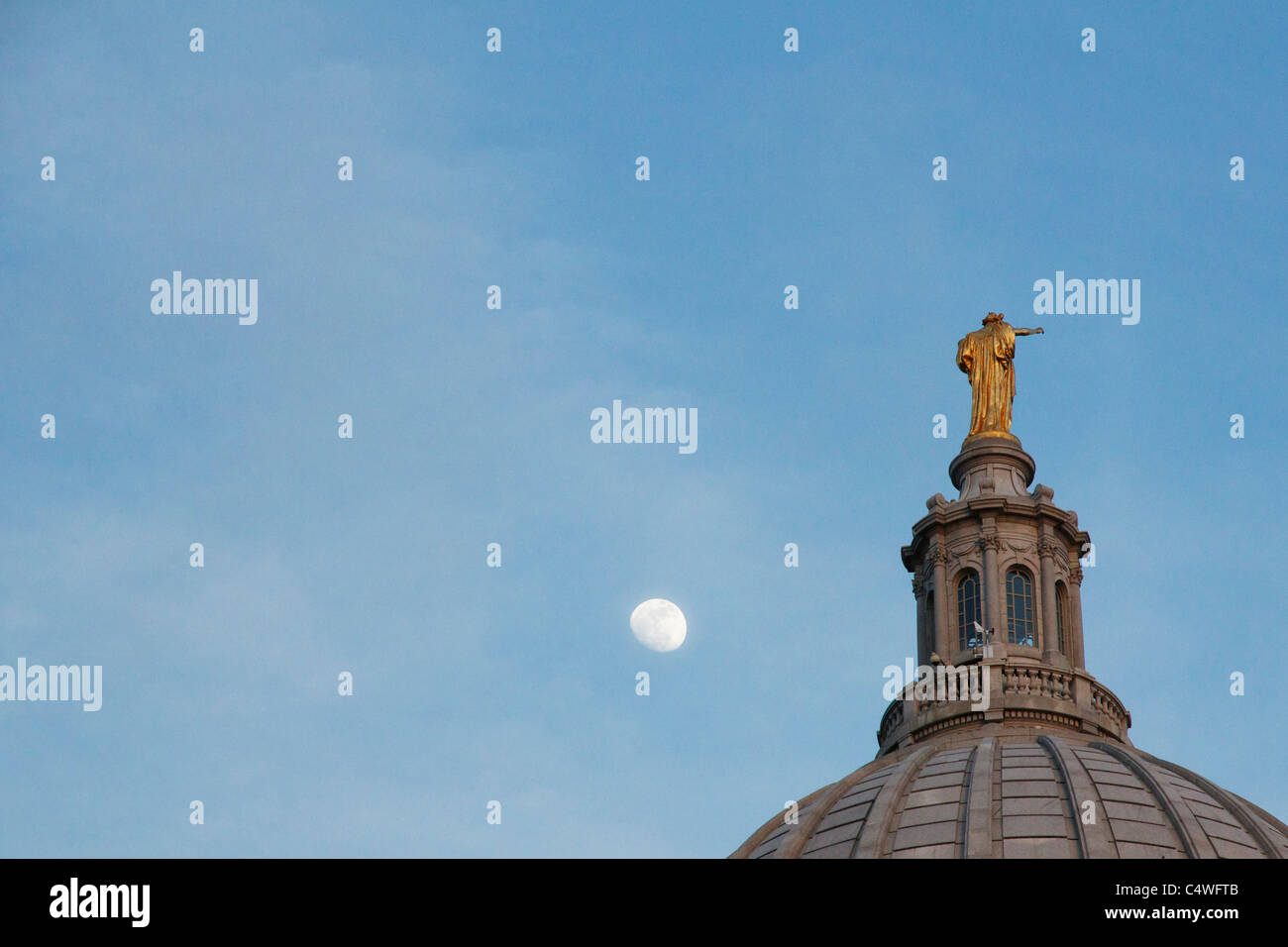 Moon and Capitol dome. Madison, Wisconsin Stock Photo - Alamy