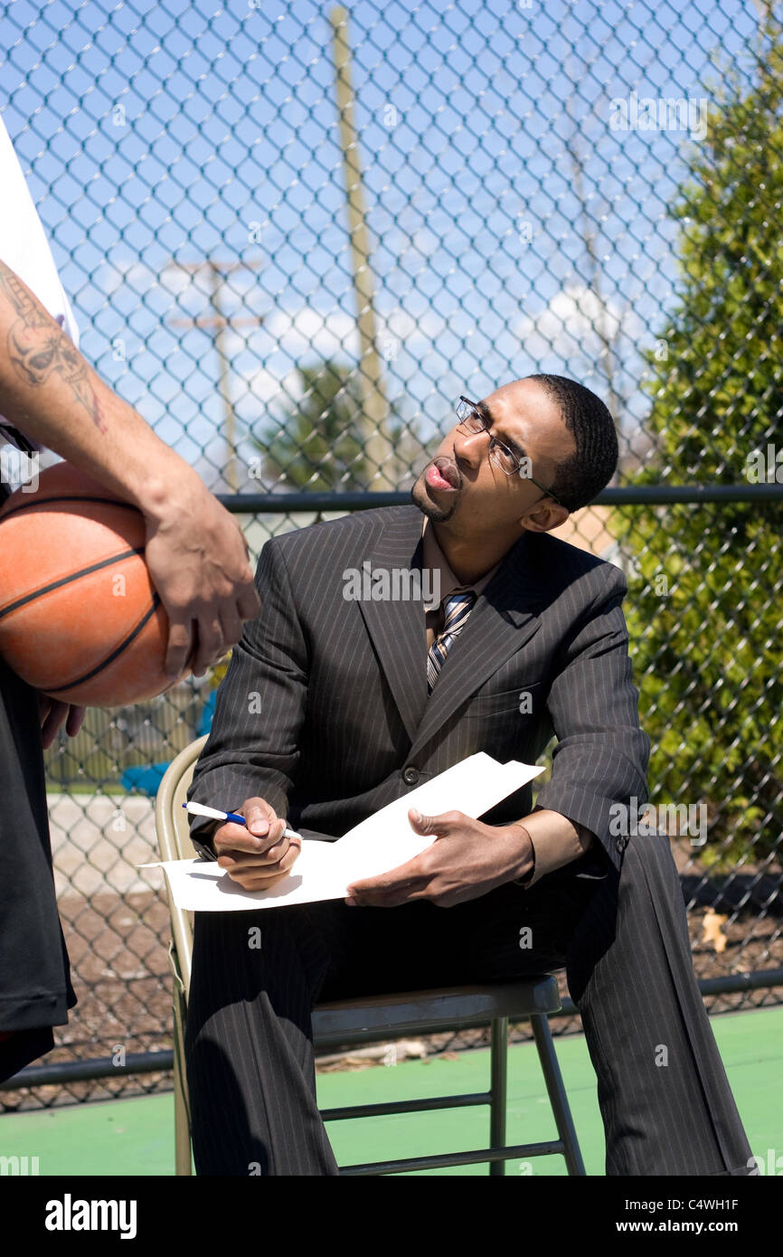 Professional basketball players hi-res stock photography and images - Alamy