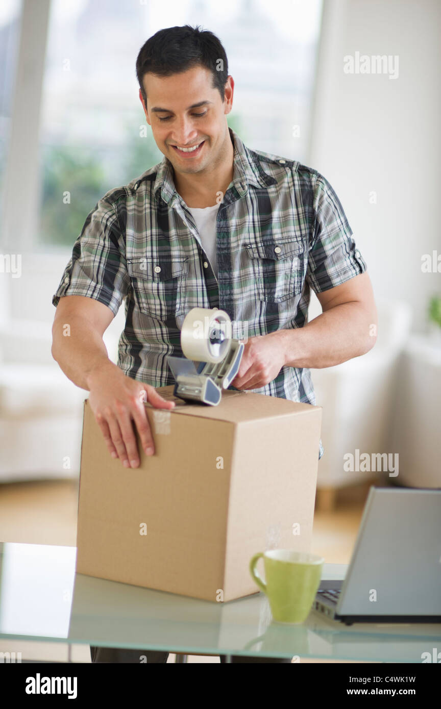 USA, New Jersey, Jersey City, man packing box Stock Photo - Alamy
