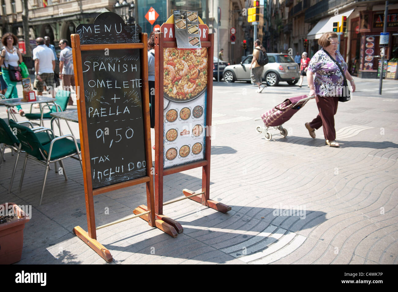 Barcelona ramblas restaurant hi-res stock photography and images - Alamy