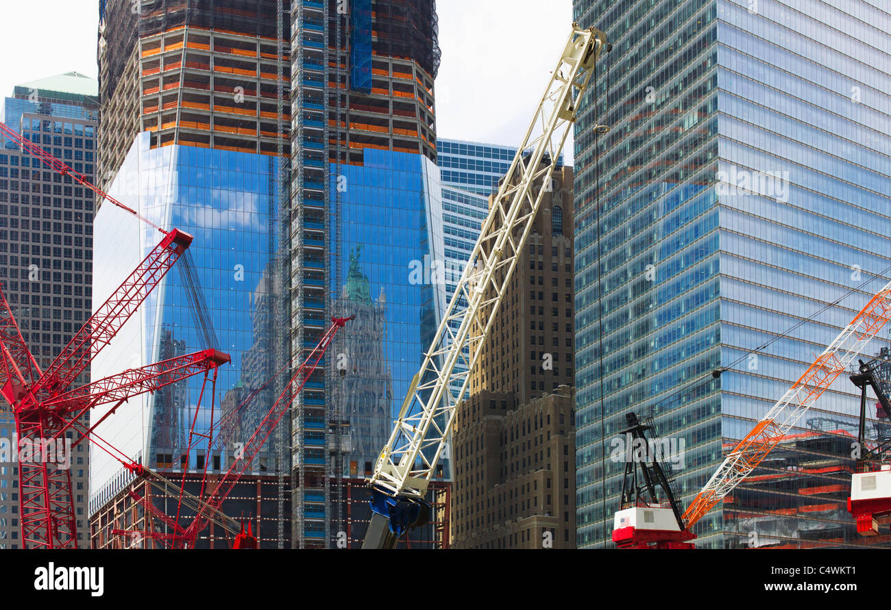 Modern skyscraper under construction crane hi-res stock photography and ...