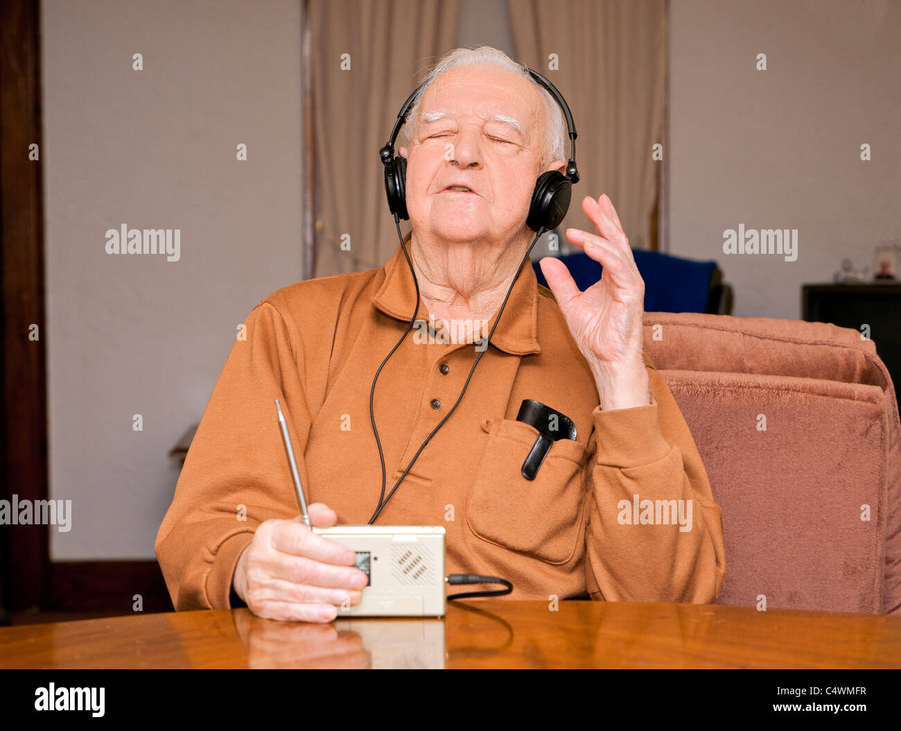 Headphone radio eighties hi-res stock photography and images - Alamy