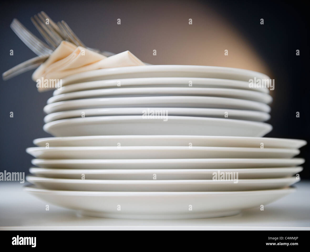 Stack of plates hi-res stock photography and images - Alamy