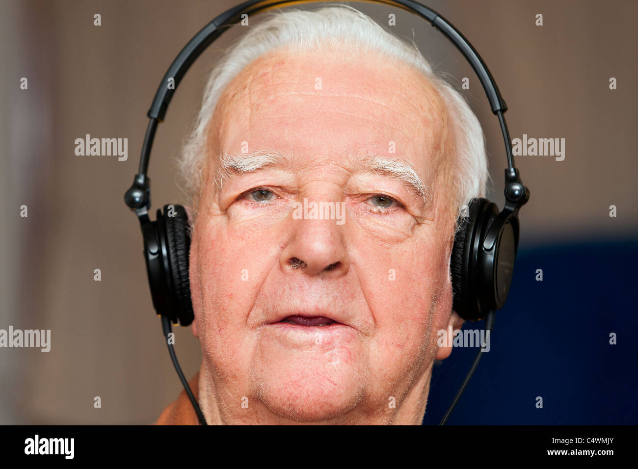Headphone radio eighties hi-res stock photography and images - Alamy