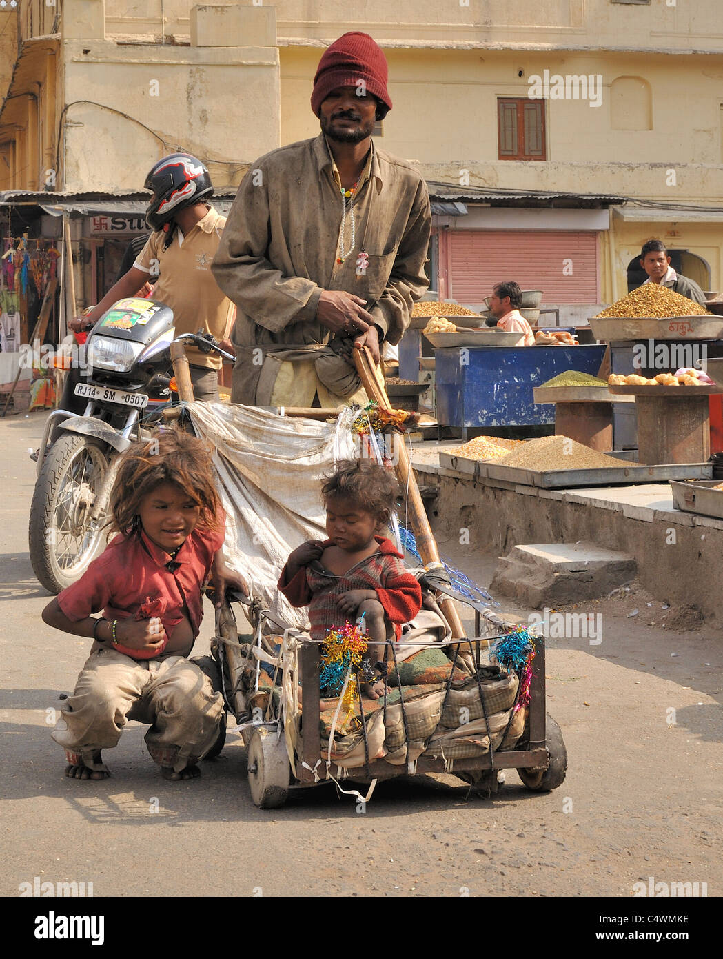 Poor child hi-res stock photography and images - Alamy