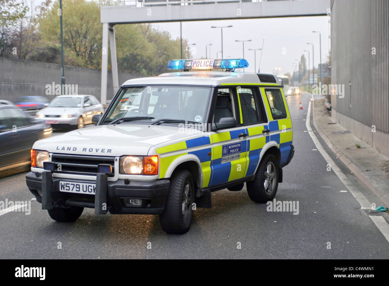 Land Rover Discovery Traffic Police unit Stock Photo - Alamy