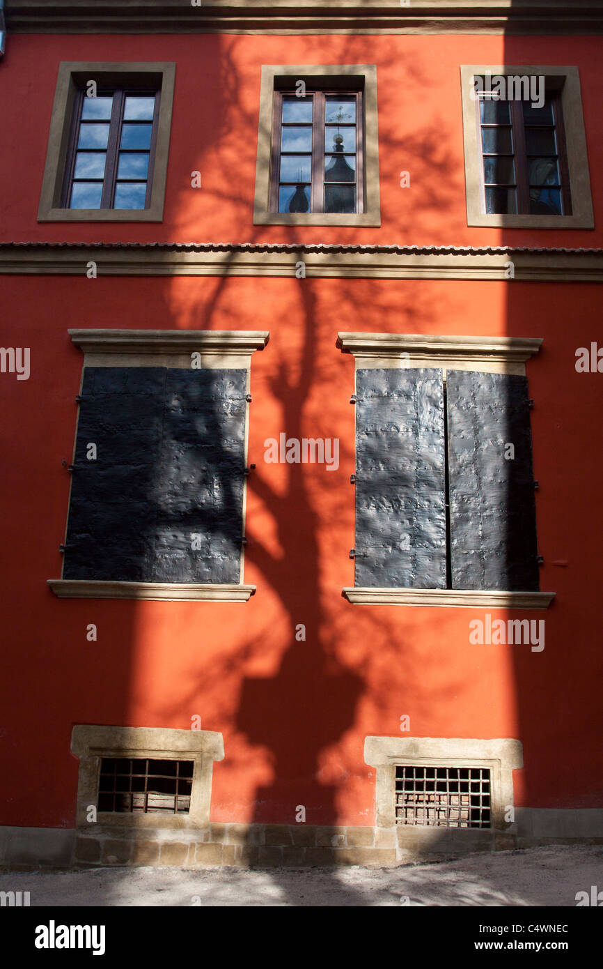Tree shadow architecture hi-res stock photography and images - Alamy