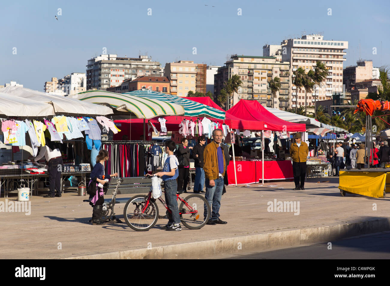 Italy - Taranto. Market day on the harbour quay Stock Photo - Alamy