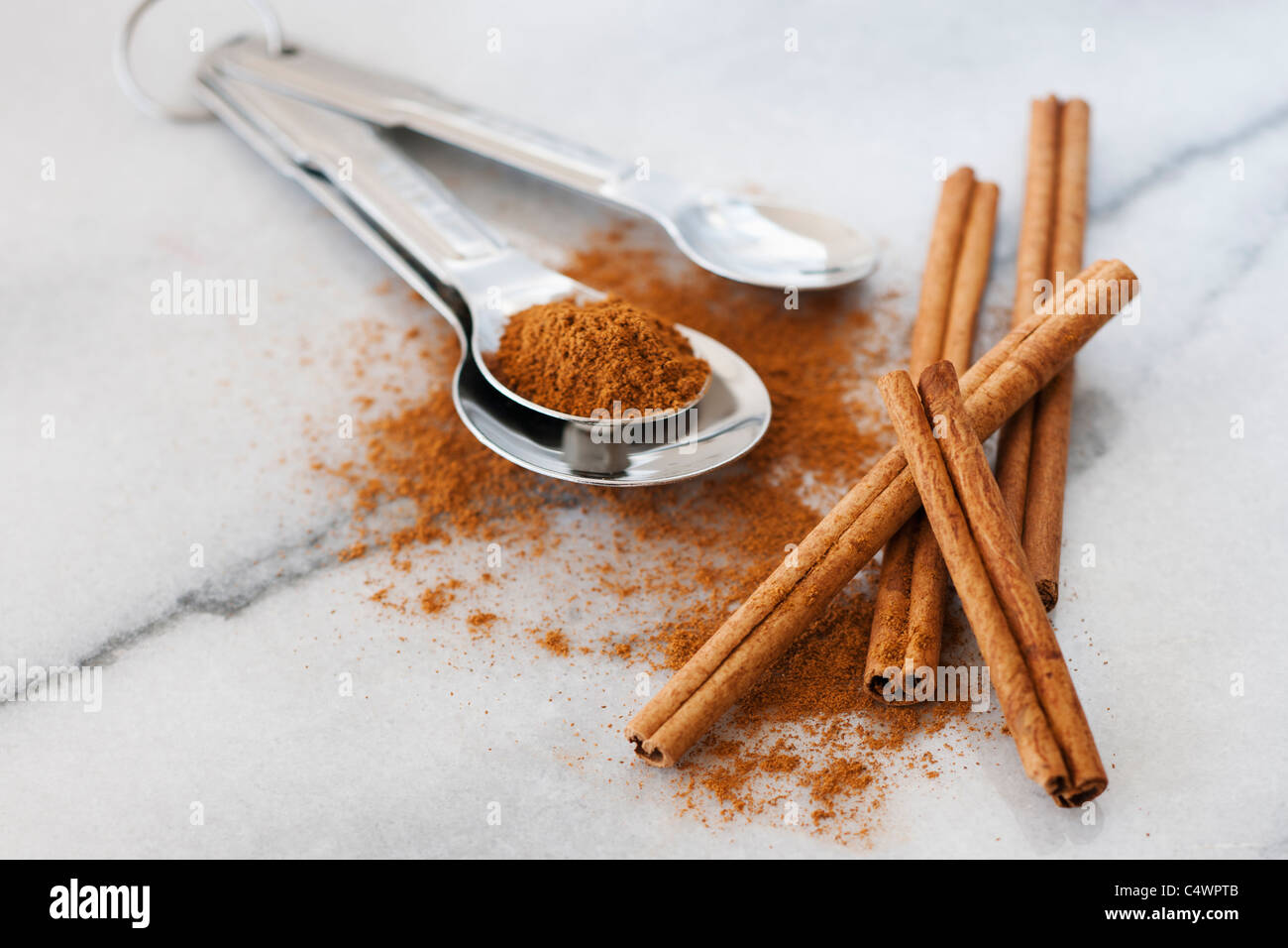 Studio shot of cinnamon stick and cinnamon powder Stock Photo - Alamy