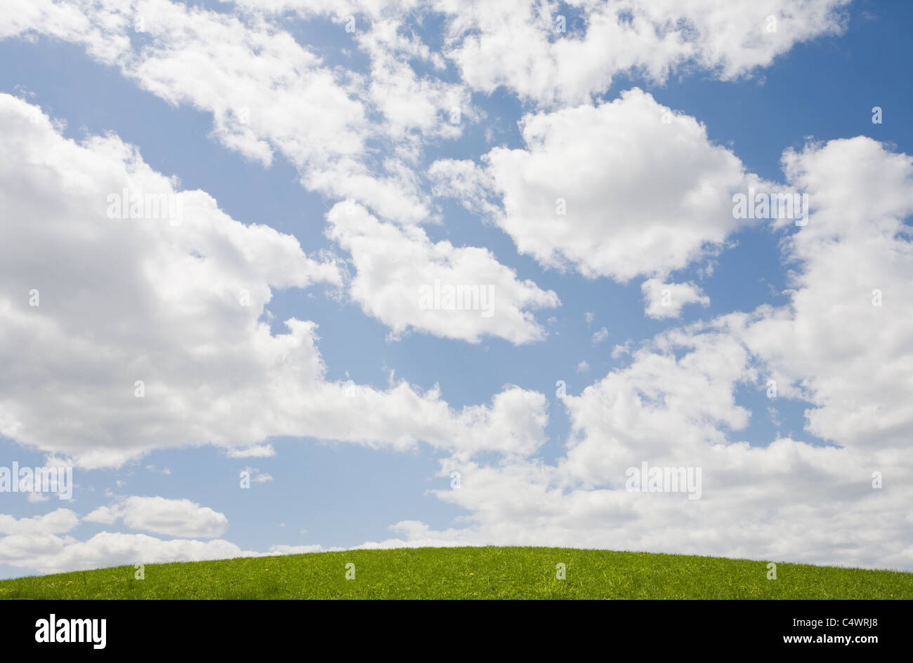 Field cloudscape hi-res stock photography and images - Alamy