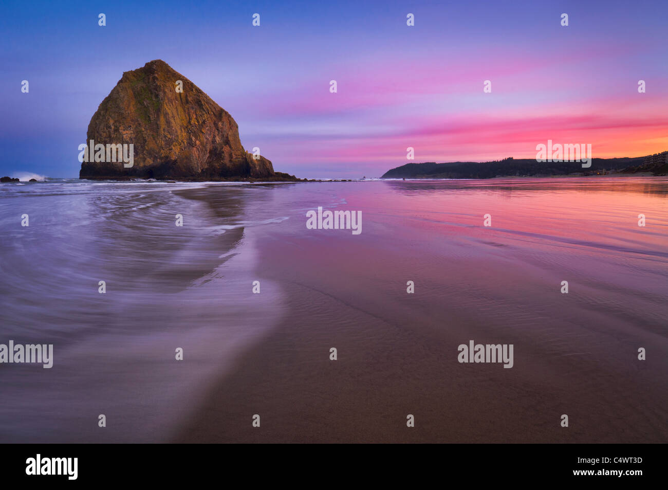 USA,Oregon,Clatsop County,Haystack Rock and beach Stock Photo - Alamy