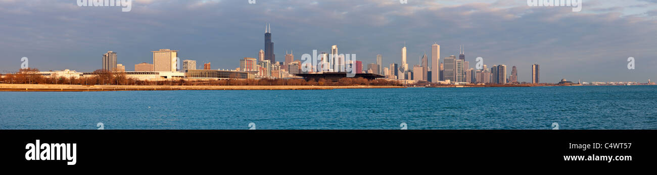 USA, Illinois, Chicago, City skyline over Lake Michigan Stock Photo - Alamy