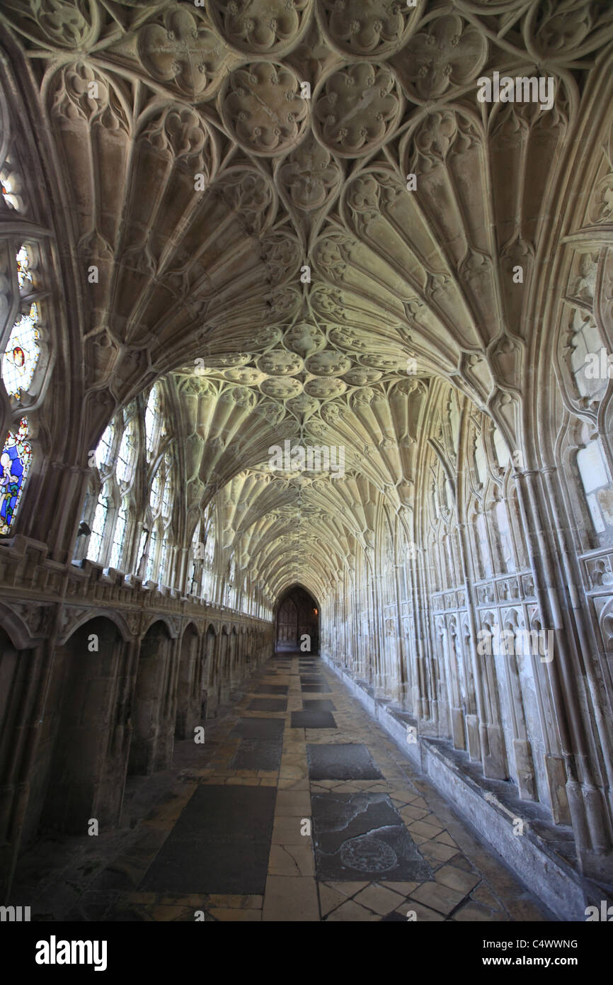 Fan Vaulted Ceiling of the Cloister of Gloucester Cathedral Stock Photo ...
