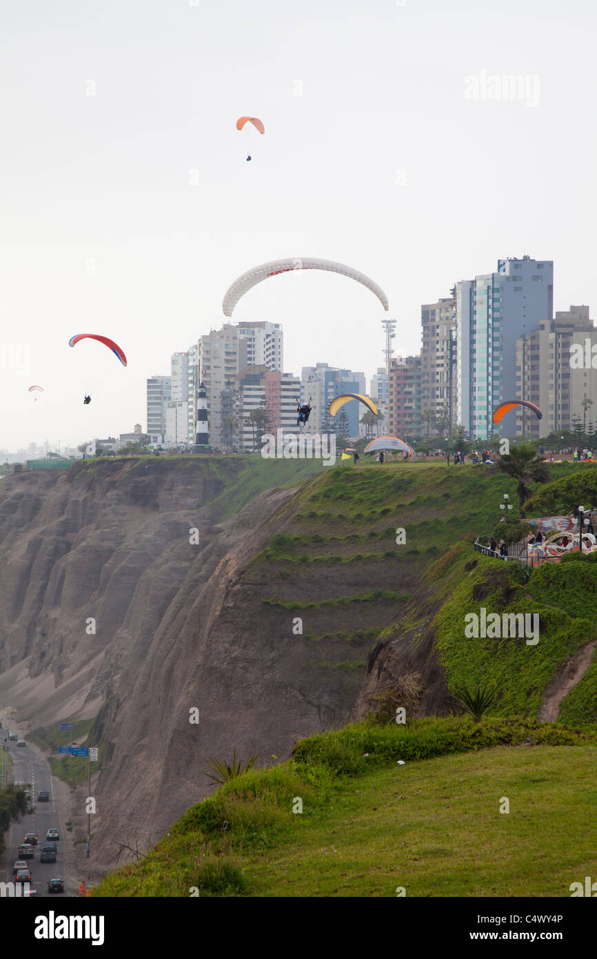 Lima miraflores paragliding hi-res stock photography and images - Alamy