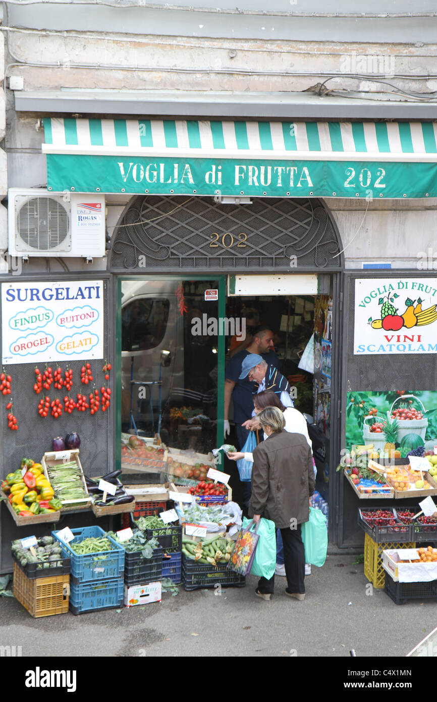 Fruit and vegetable shop in Naples, Italy Stock Photo - Alamy