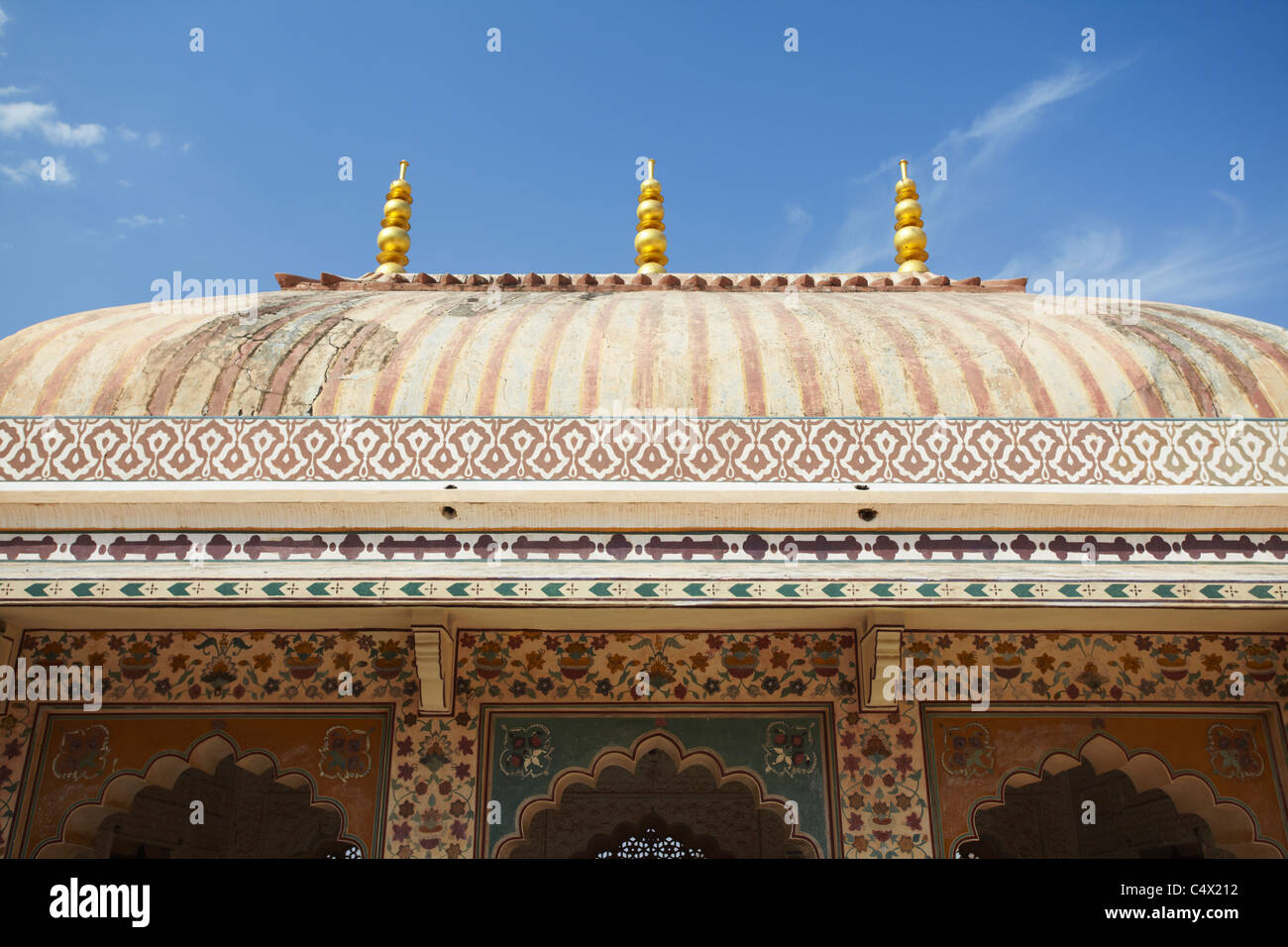 Details of roof of Ganesh Pol (Ganesh Gate) in Amber Fort, Jaipur ...
