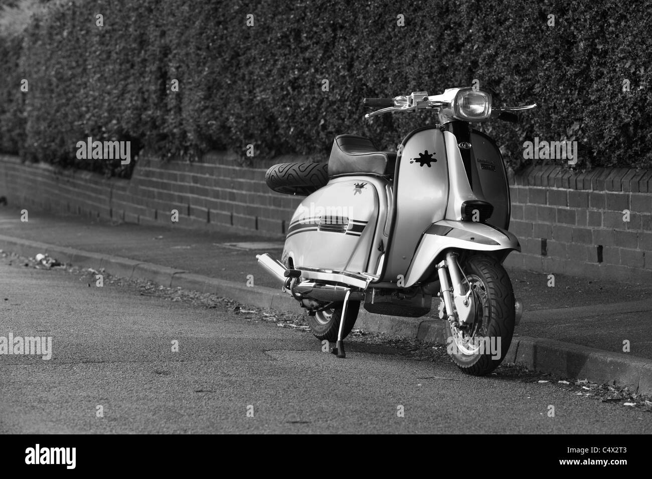 Lambretta logo hi-res stock photography and images - Alamy