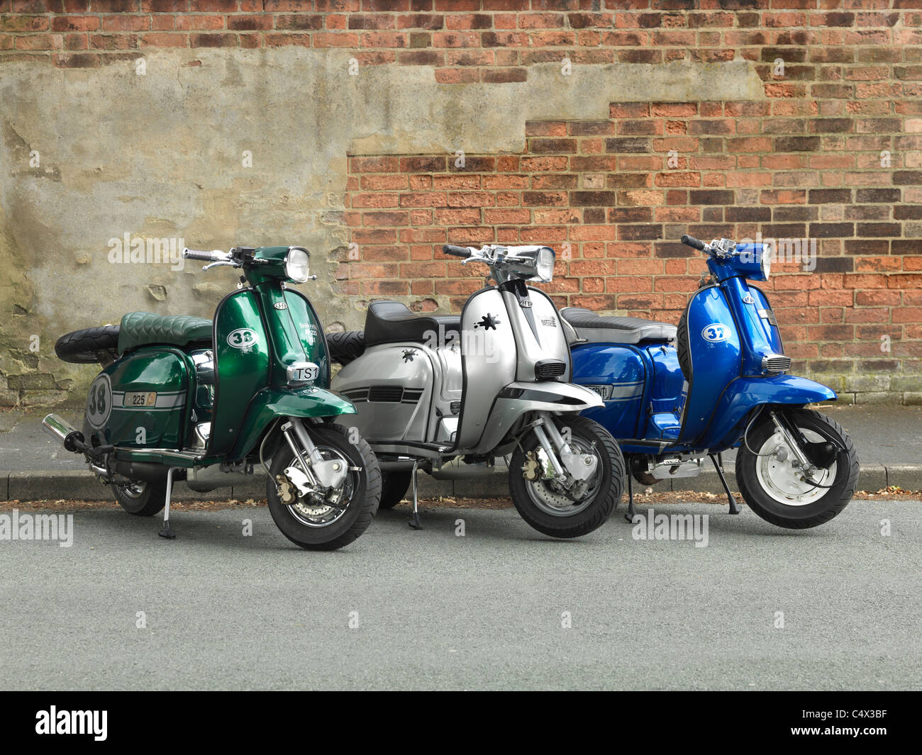 Lambretta logo hi-res stock photography and images - Alamy