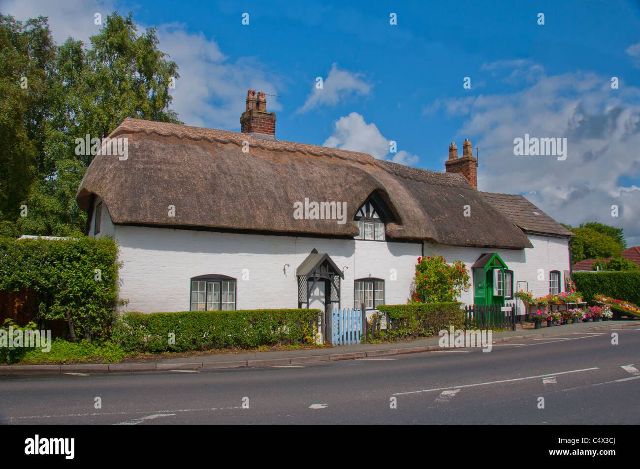 Roadside Country Cottage Hi Res Stock Photography And Images Alamy
