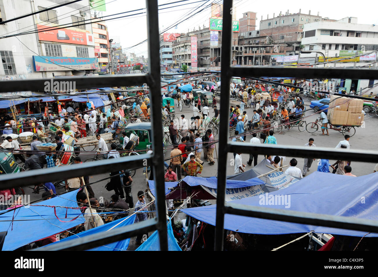 Dhaka street hi-res stock photography and images - Alamy