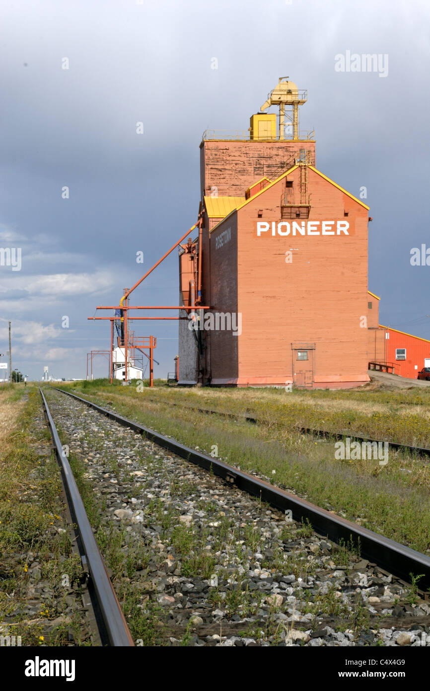 Grain elevator and railroad tracks in Rosetown, Saskatchewan Stock ...
