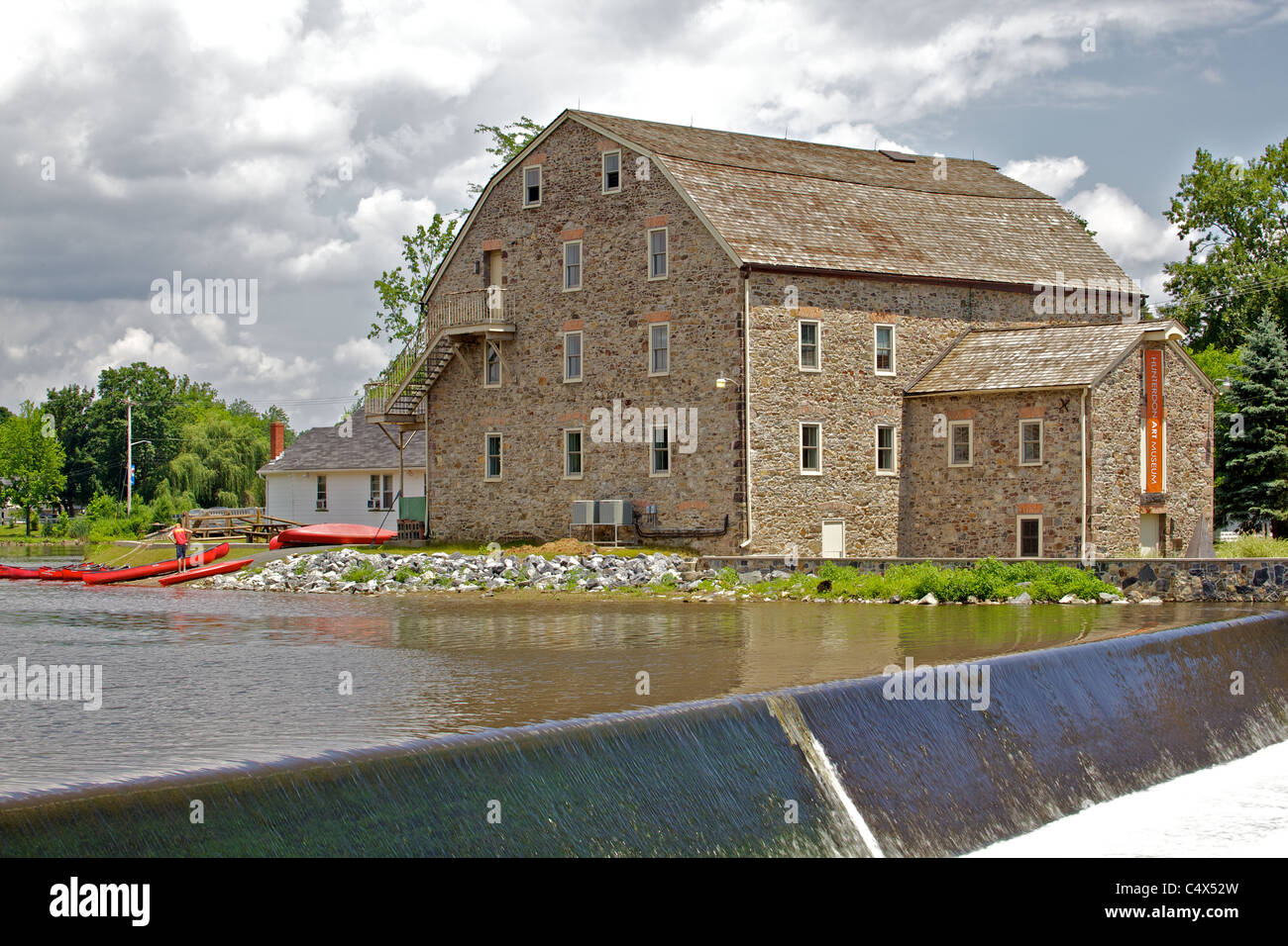 Stone rivers hi-res stock photography and images - Alamy