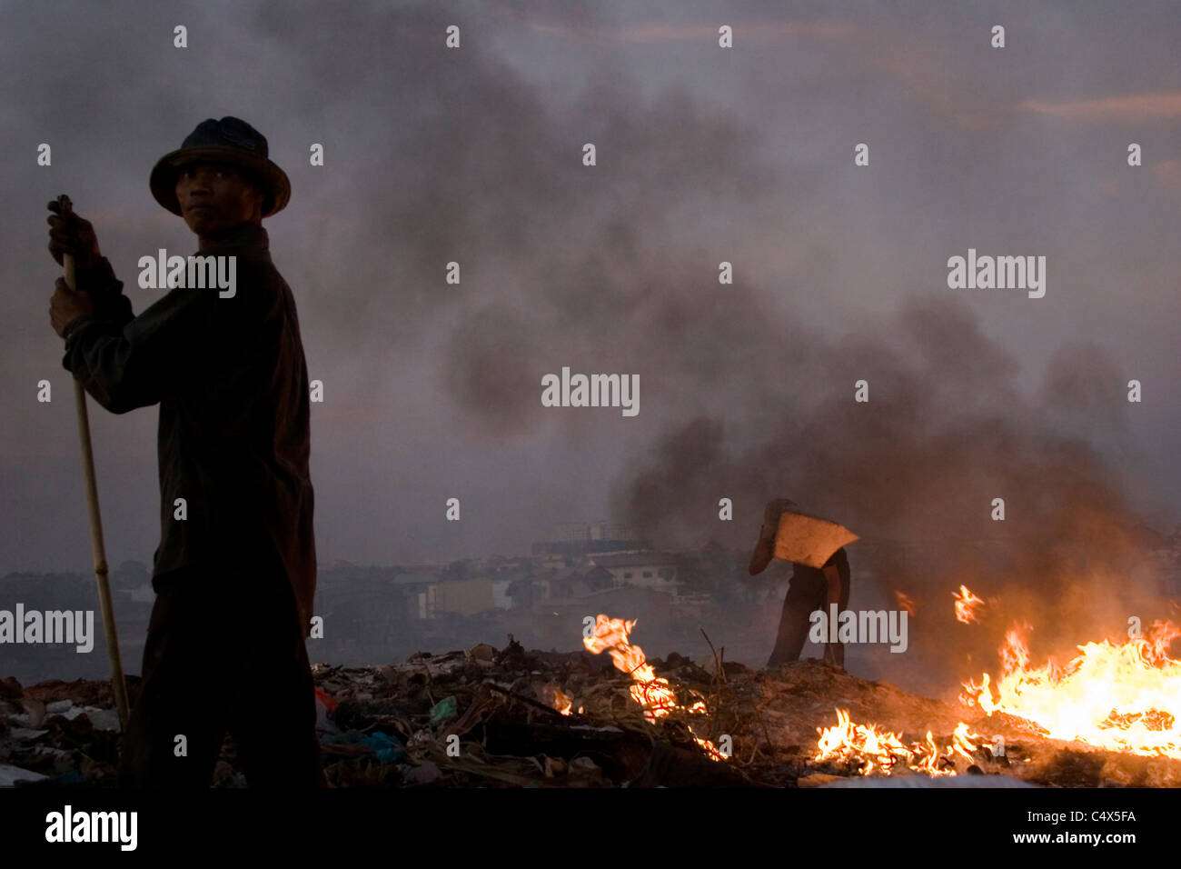Burning garbage hi-res stock photography and images - Alamy