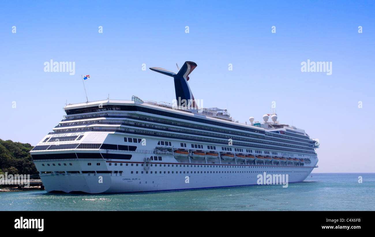 Cruise Ship, Roatan, The Bay Islands, Honduras, Central America Stock ...
