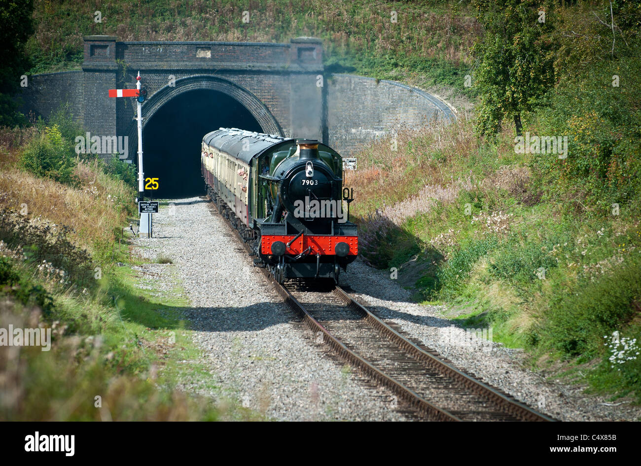 Steam engine 7903, Foremarke Hall on the GWR line near Toddington ...