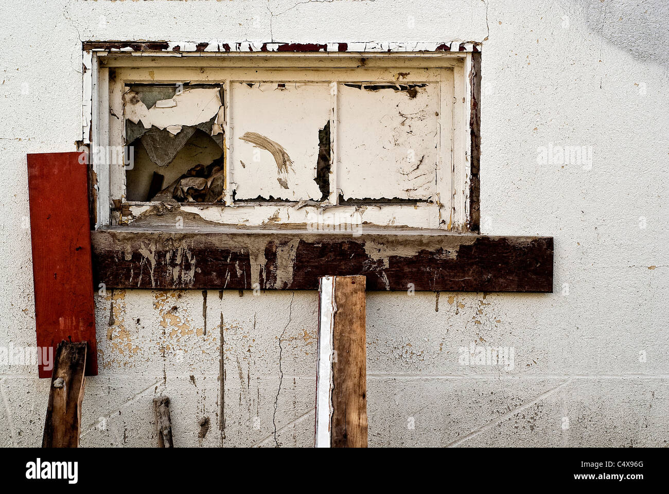An old window on the white wall of a run-down building Stock Photo - Alamy