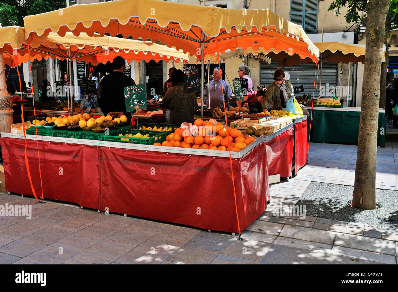 Fruit stall canopy hi-res stock photography and images - Alamy