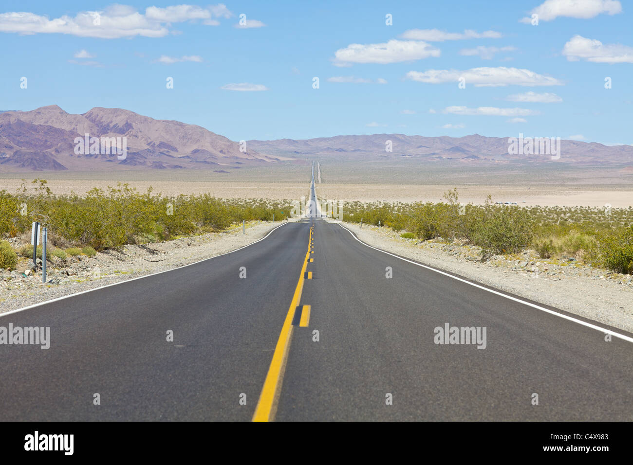 Desolate Empty Highway Stock Photo - Alamy
