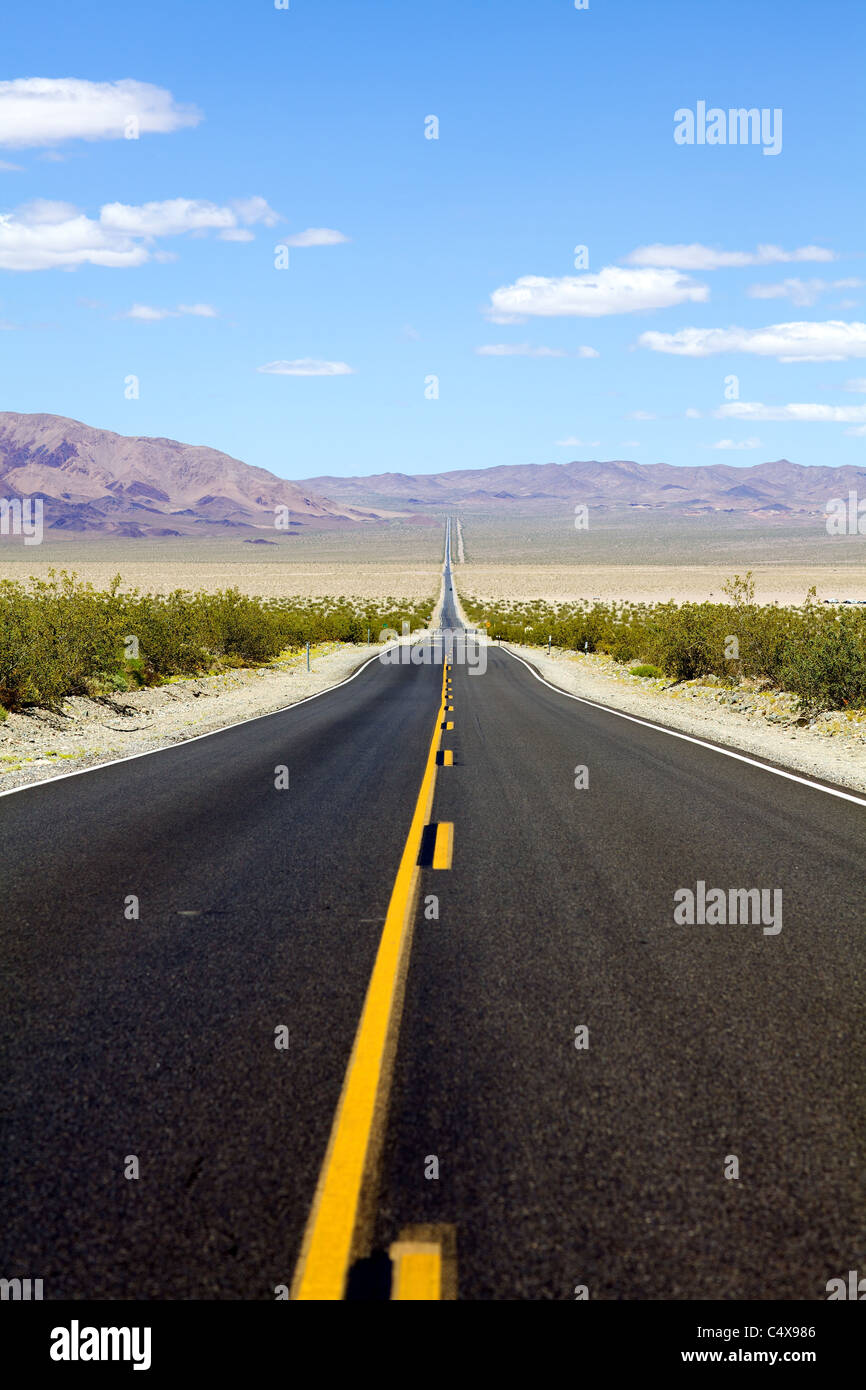 Desolate Empty Highway Stock Photo - Alamy