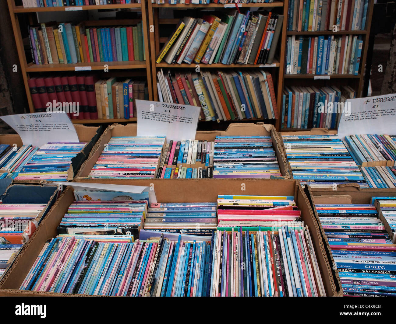Charity book sale hi-res stock photography and images - Alamy