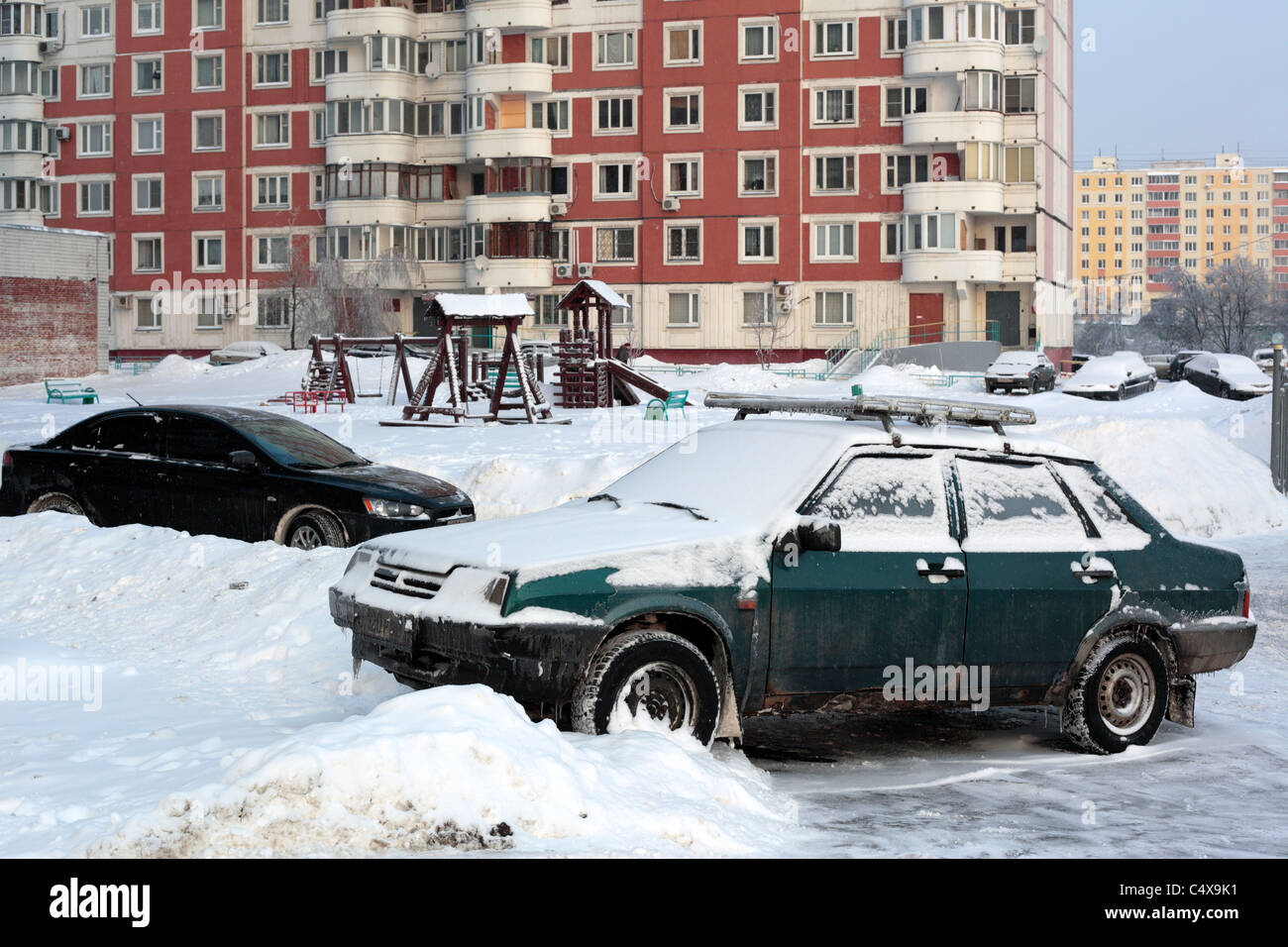Moscow winter snow car hi-res stock photography and images - Alamy