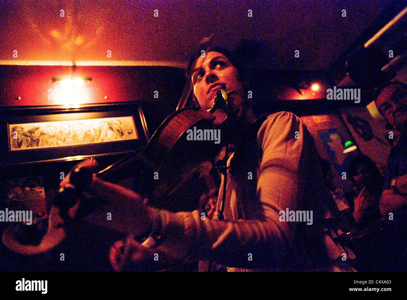 Low light portrait of an Irish fiddle player Stock Photo - Alamy