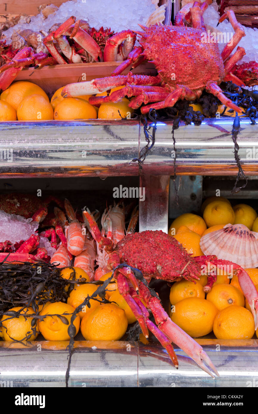 Paris fish market seafood market hi-res stock photography and images ...