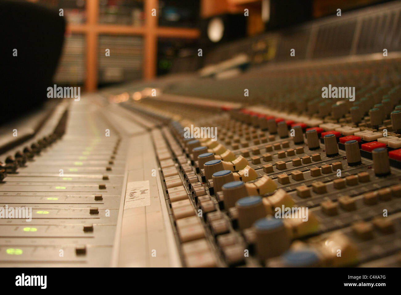 Radio studio hi-res stock photography and images - Alamy