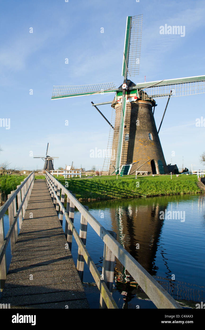 Bridge to the windmills at Kinderdijk in Holland Stock Photo - Alamy