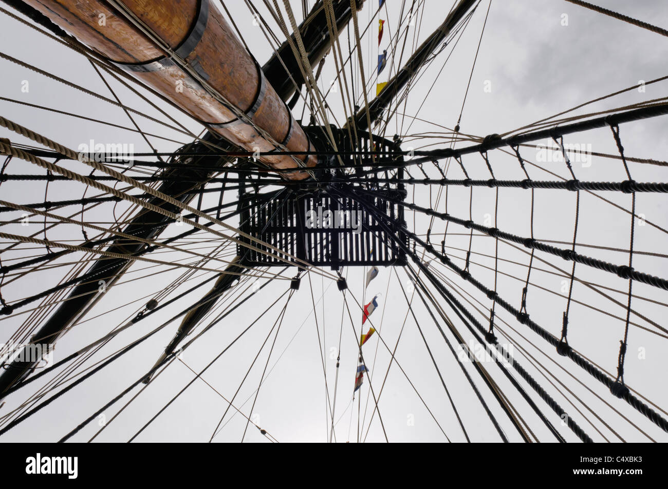 Main mast rigging sailing ship hi-res stock photography and images - Alamy