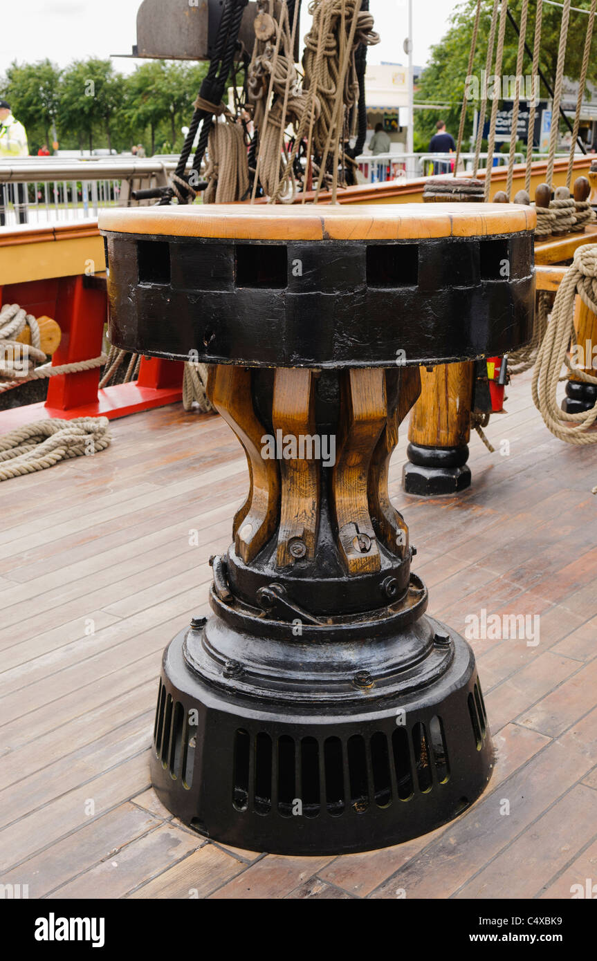 Ship capstan hi-res stock photography and images - Alamy