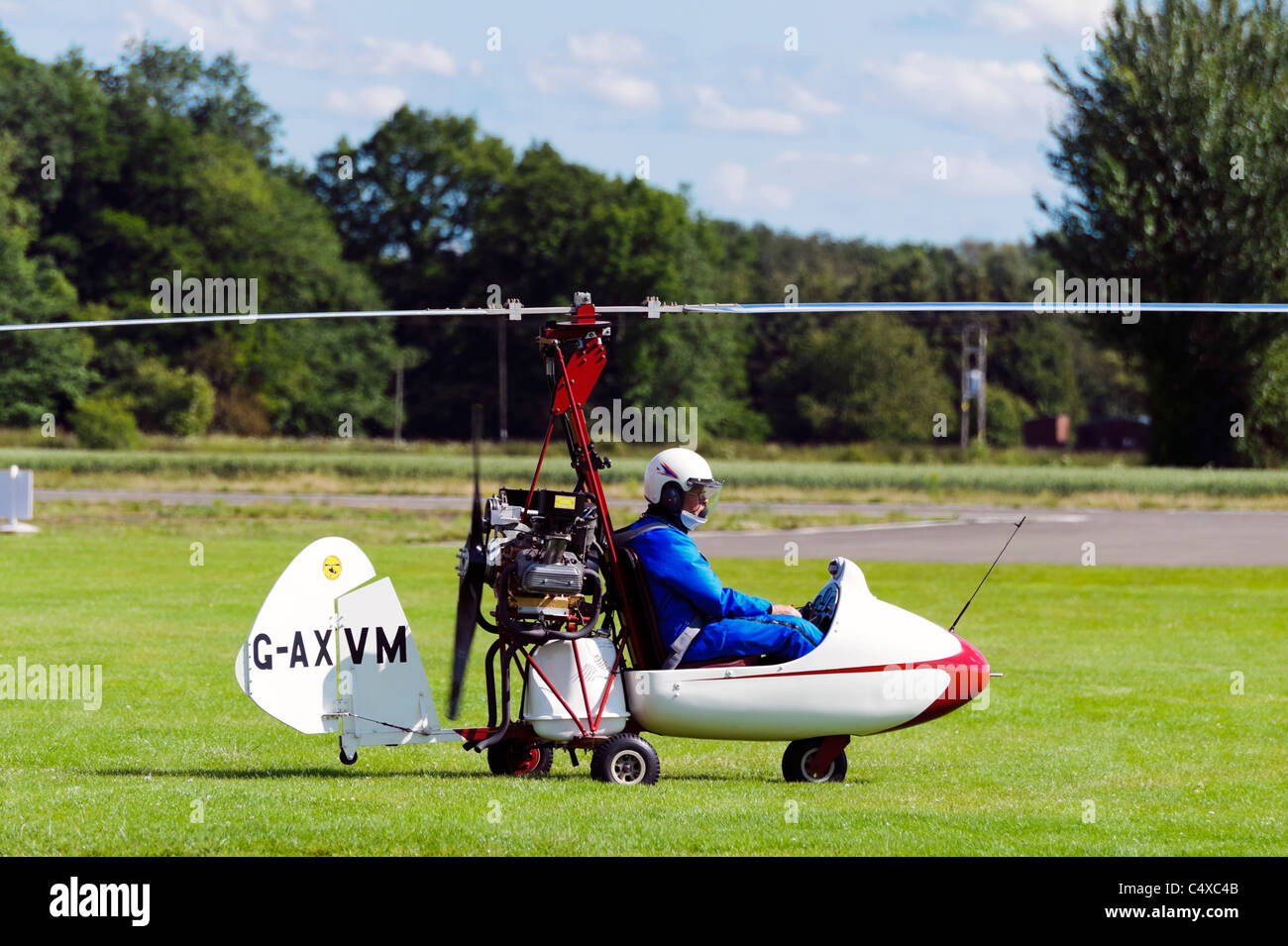Airfield ground man hi-res stock photography and images - Alamy